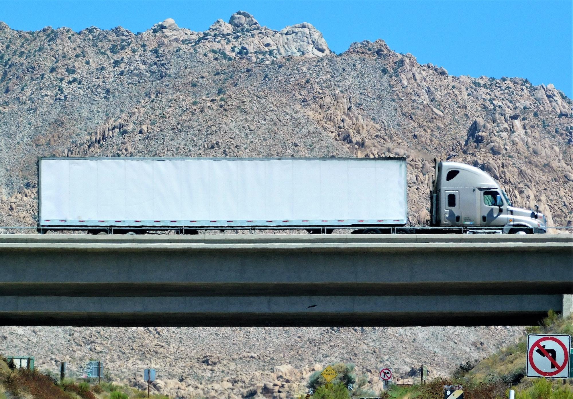 Trucking / Drayage – Flat Bridge